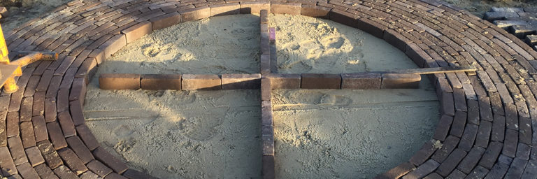 Een rond terras met klinkers aanleggen. Hoe doe je dat? 1